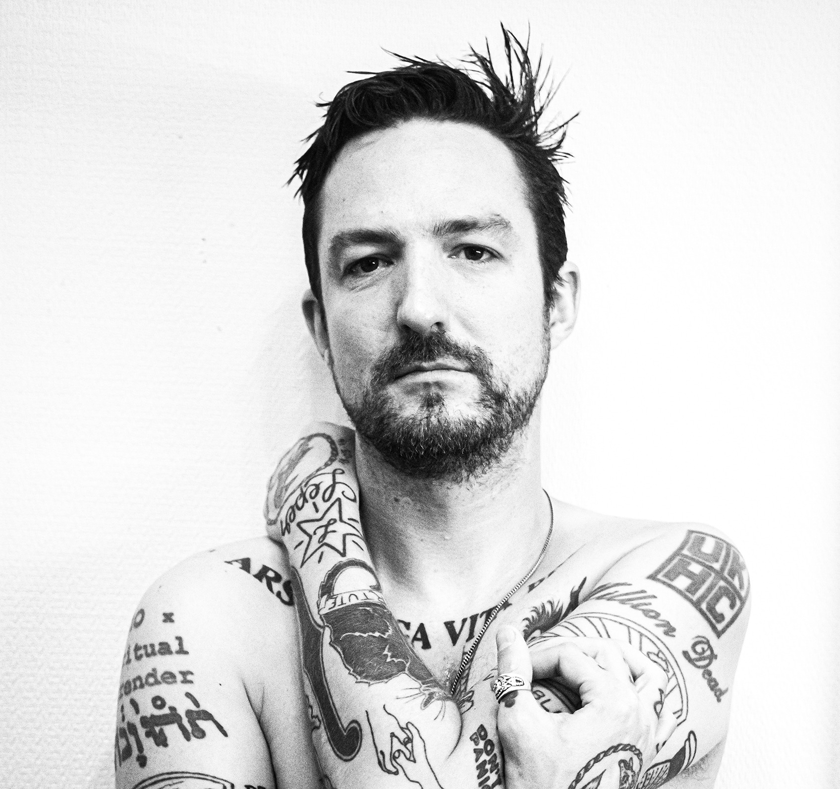 Frank Turner rend hommage au regretté Scott Hutchison | Goûte Mes Disques