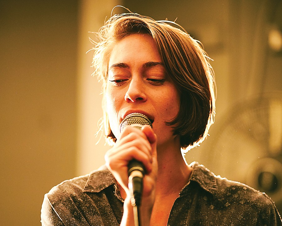 Anna Burch a clippé le meilleur titre de son album | Goûte Mes Disques