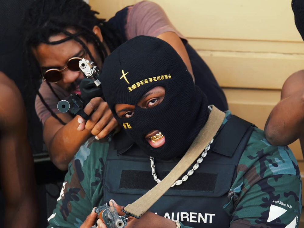 A découvrir absolument : RMR, le chanteur cagoulé qui braque le R&B ...