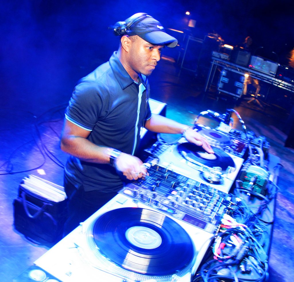 DJ EZ braque l'antenne de la BBC avec son Essential Mix | Goûte Mes Disques